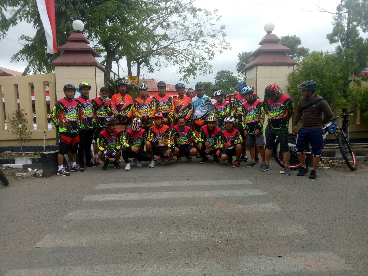 Kapolres Sidrap Bersepeda Bersama Puluhan Komunitas | Lintas10.com ... Kapolres Sidrap Bersepeda Bersama Puluhan Komunitas | Lintas10.com ...